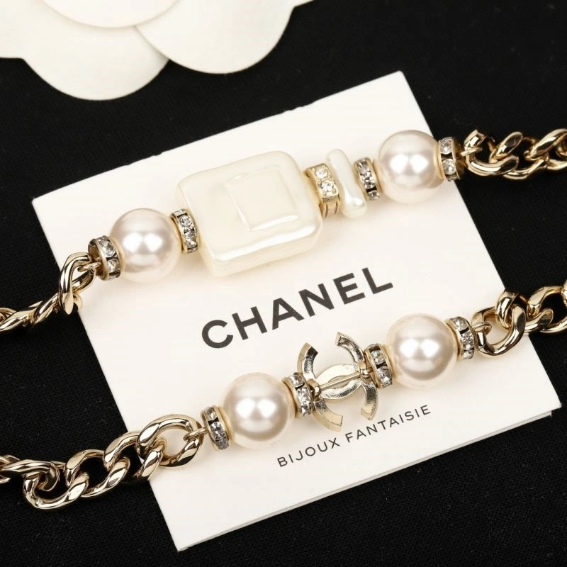 Top mirror Chanel Necklaces