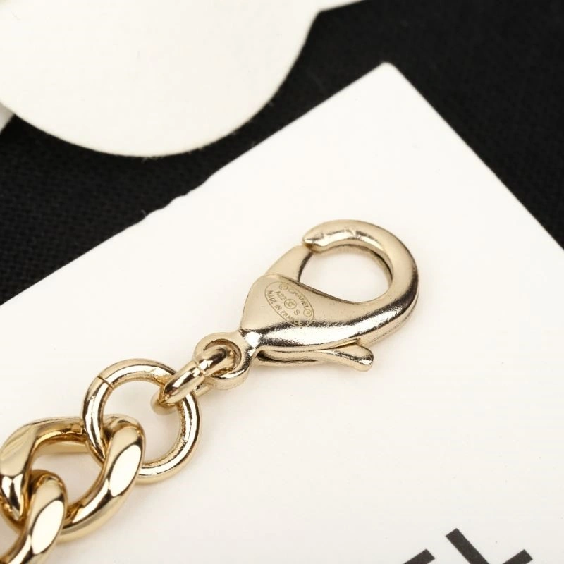 Top mirror Chanel Necklaces