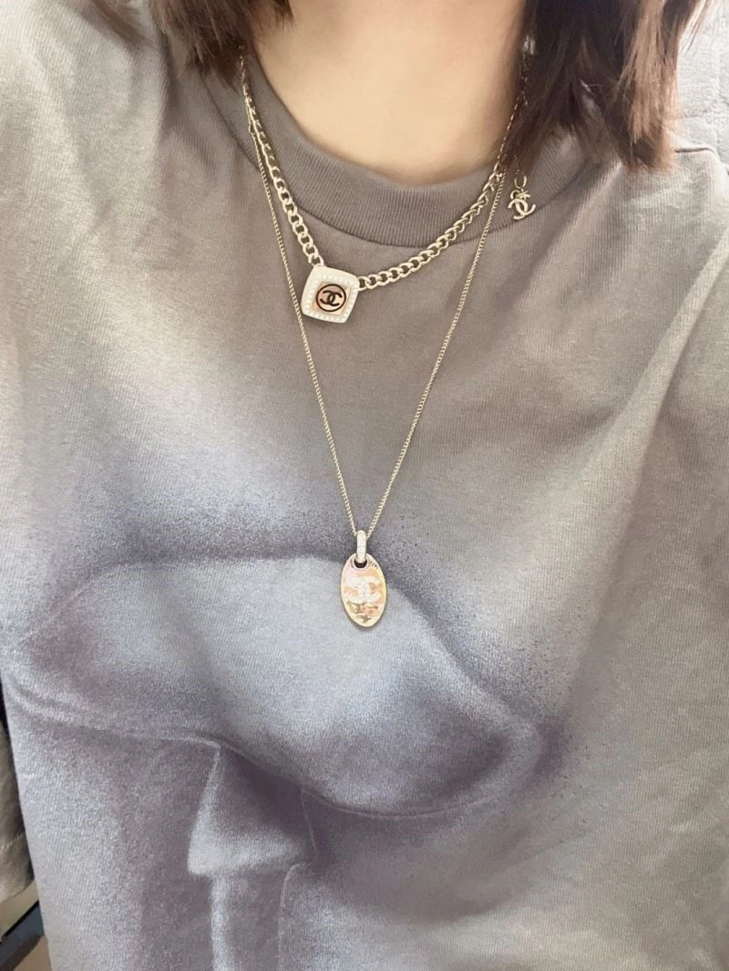 Top mirror Chanel Necklaces