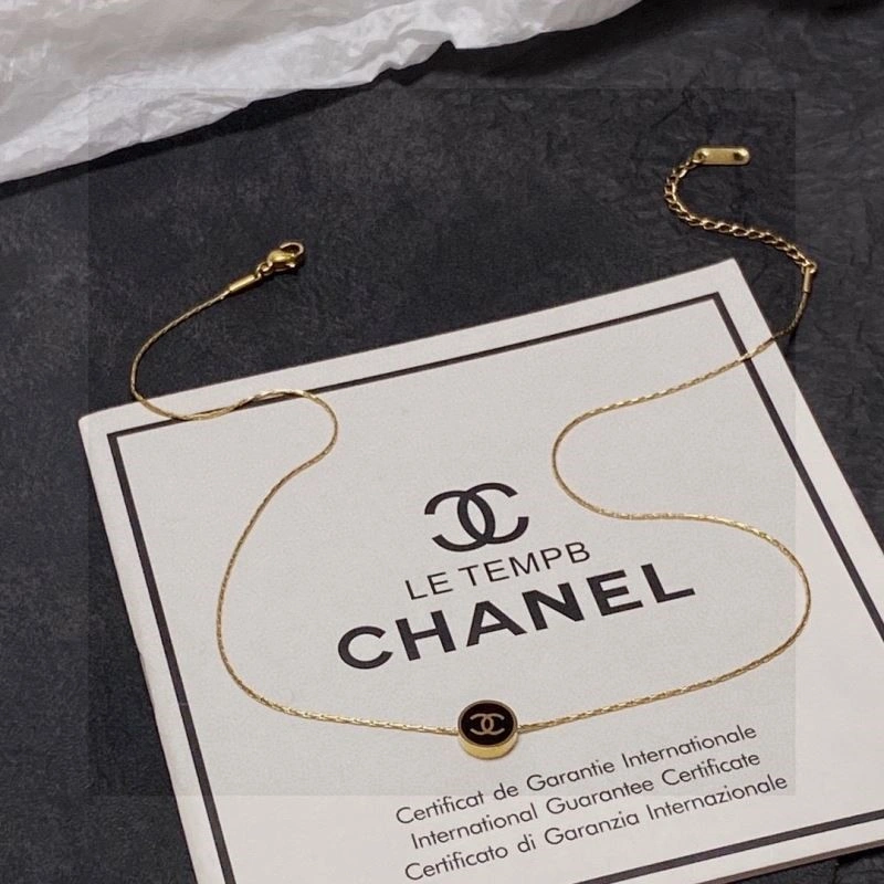 Top mirror Chanel Necklaces