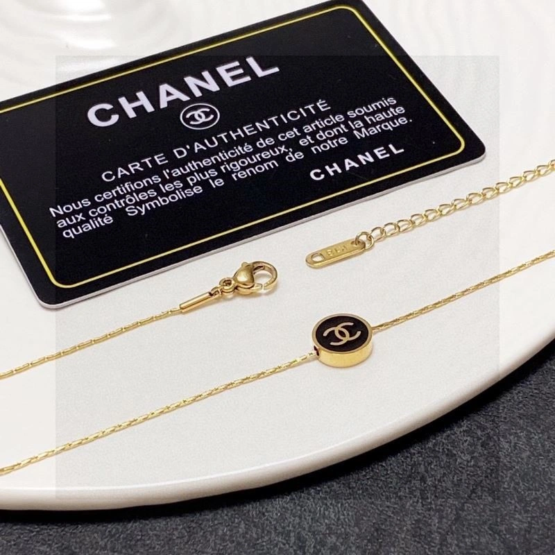 Top mirror Chanel Necklaces