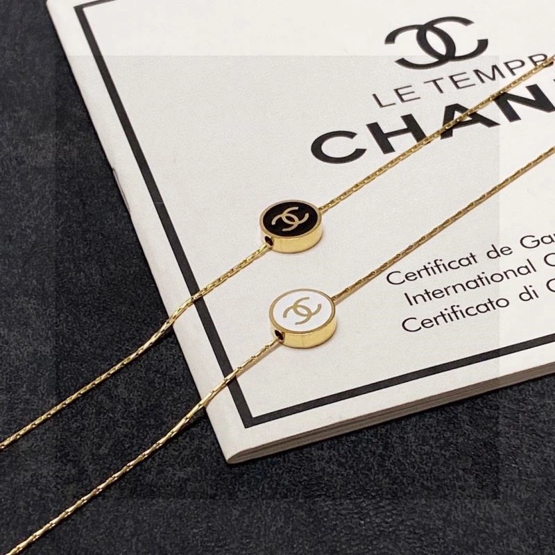 Top mirror Chanel Necklaces