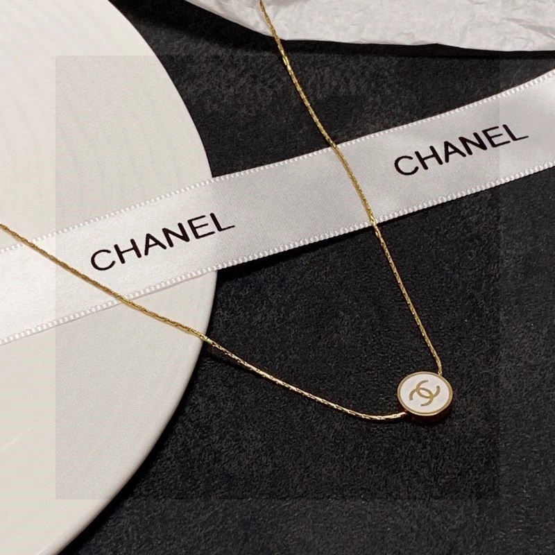Top mirror Chanel Necklaces