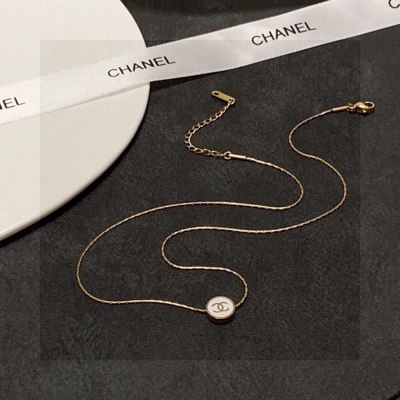 Top mirror Chanel Necklaces