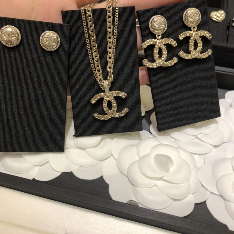 Legit Chanel Necklaces