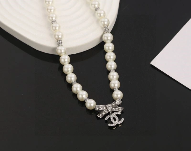 Top mirror Chanel Necklaces