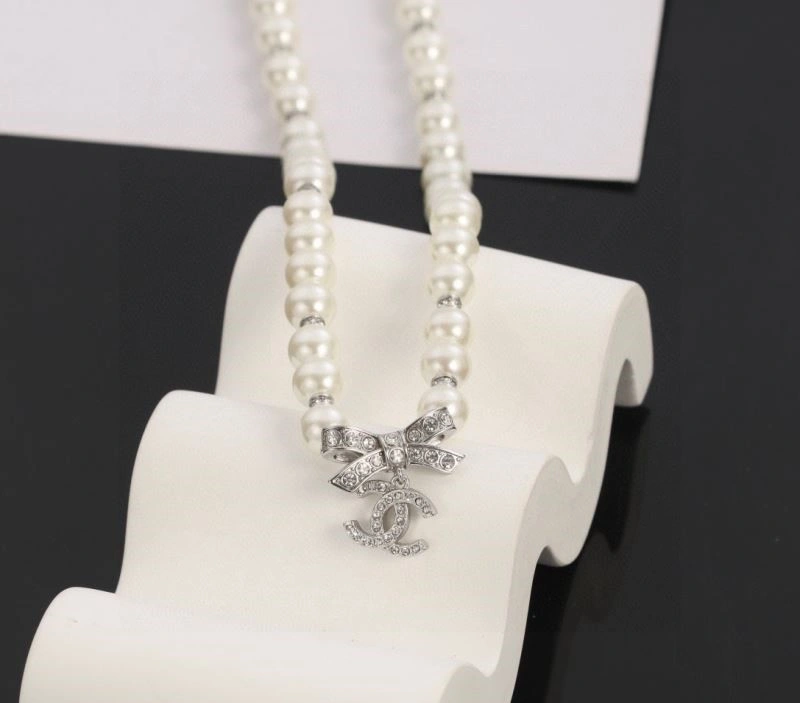 Top mirror Chanel Necklaces