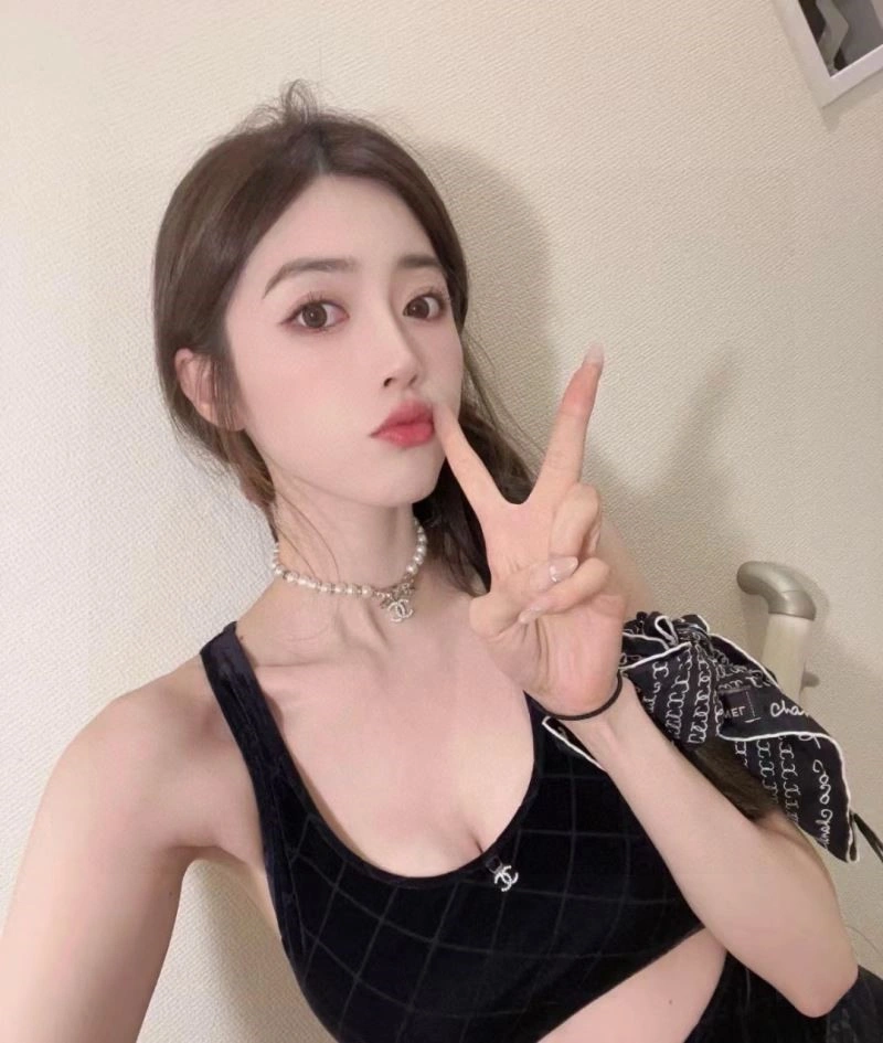 Top mirror Chanel Necklaces