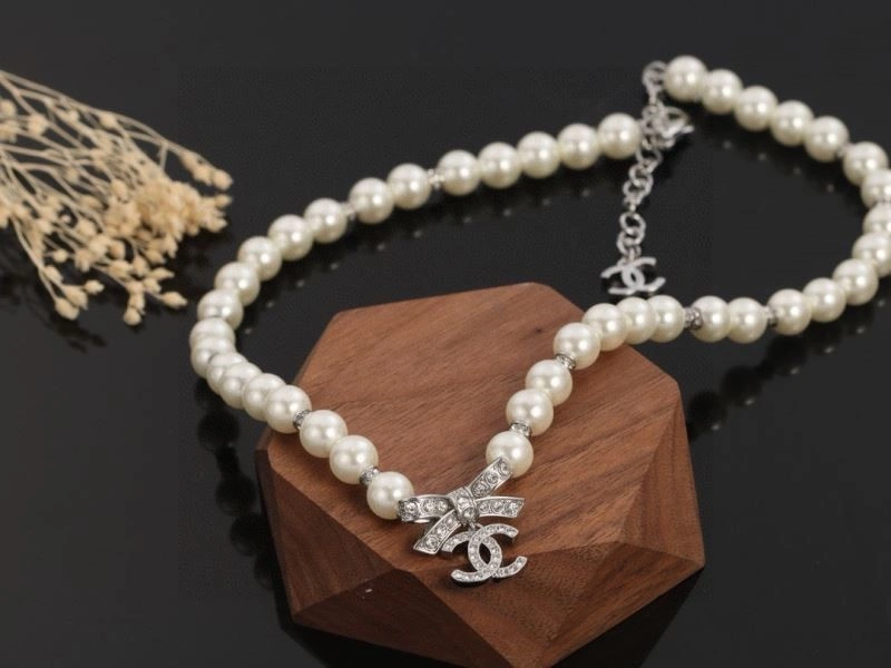 Top mirror Chanel Necklaces