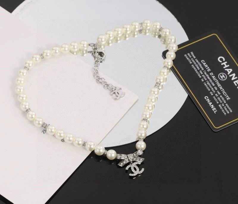 Top mirror Chanel Necklaces