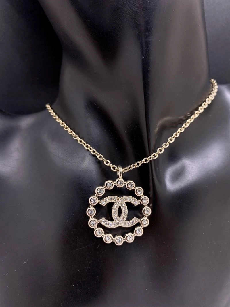Top mirror Chanel Necklaces