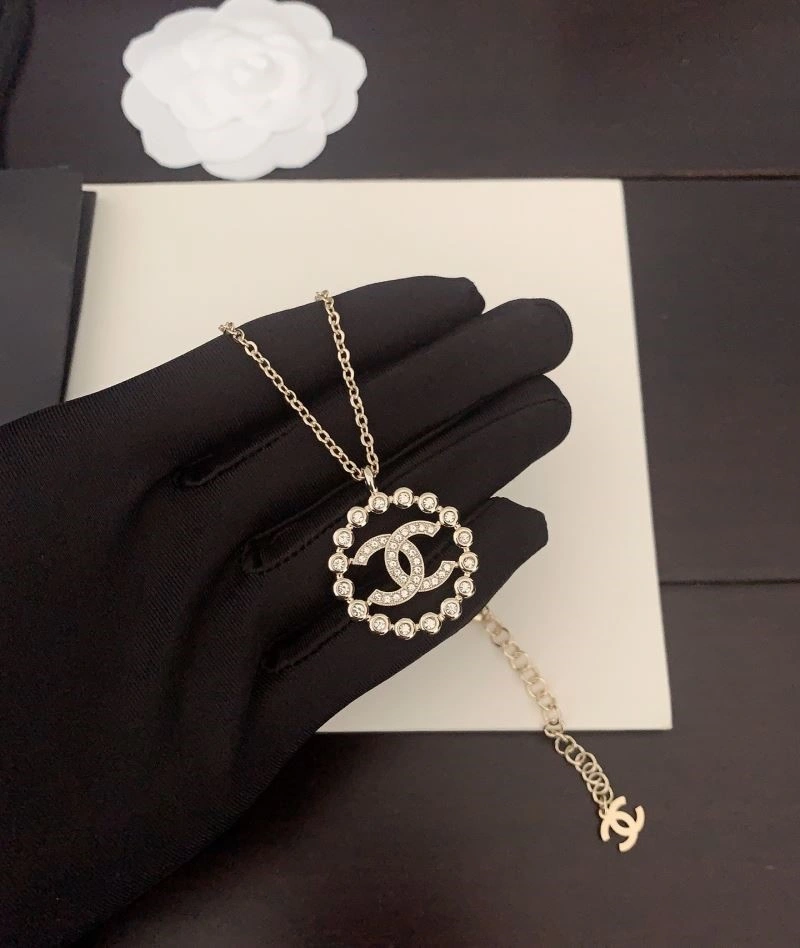 Top mirror Chanel Necklaces