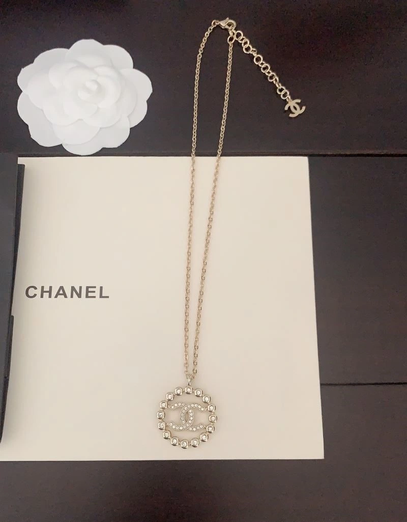 Top mirror Chanel Necklaces