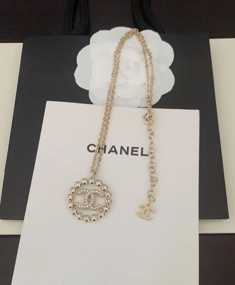 Top mirror Chanel Necklaces