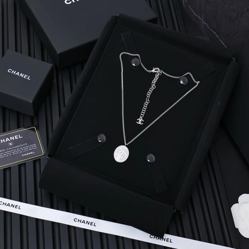 Accurate model Chanel Necklaces