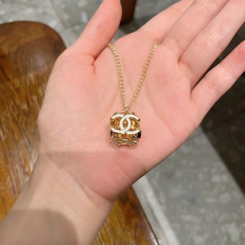 Accurate model Chanel Necklaces