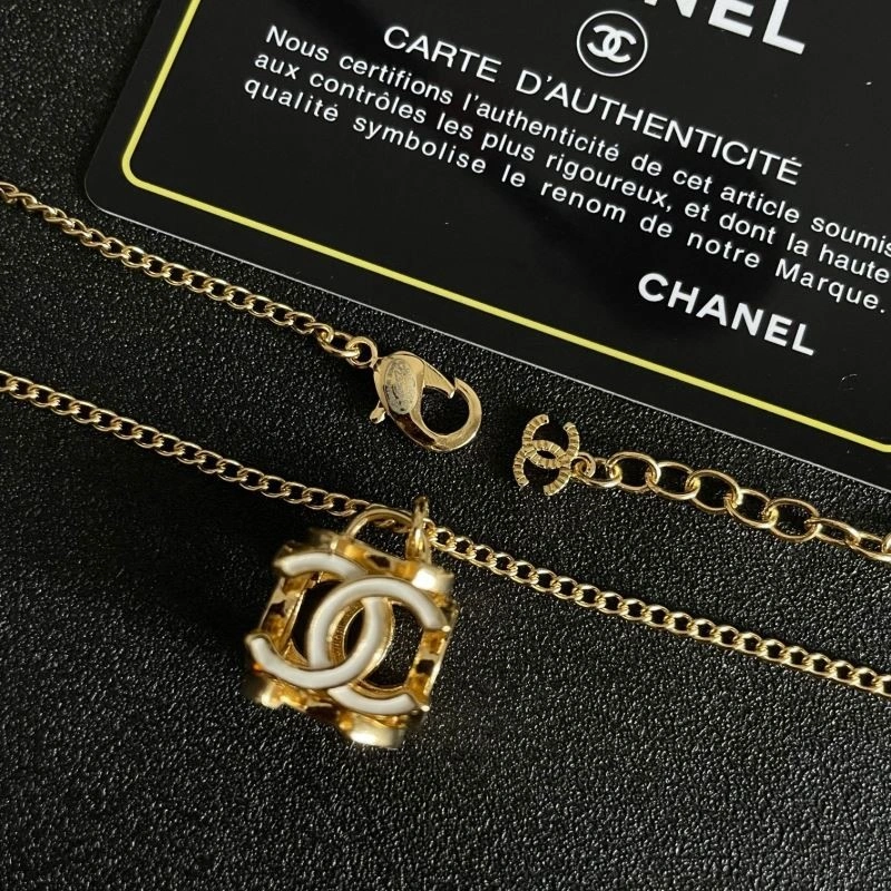 Accurate model Chanel Necklaces