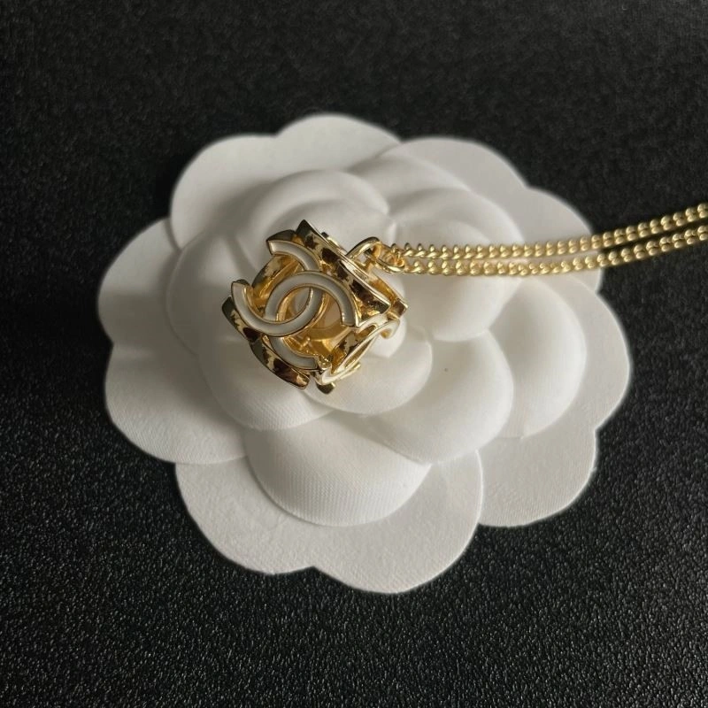 Accurate model Chanel Necklaces