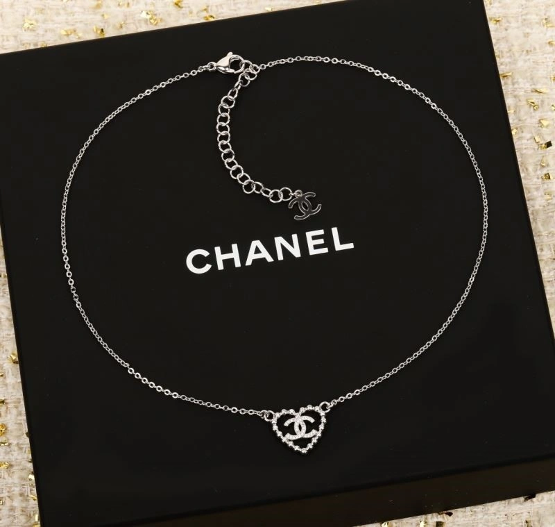Top mirror Chanel Necklaces