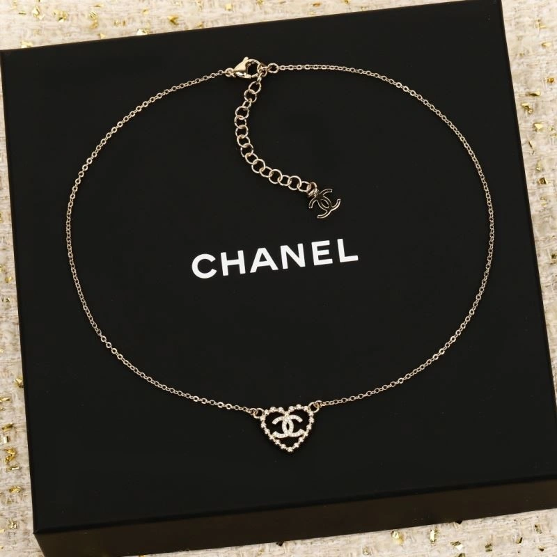 Top mirror Chanel Necklaces