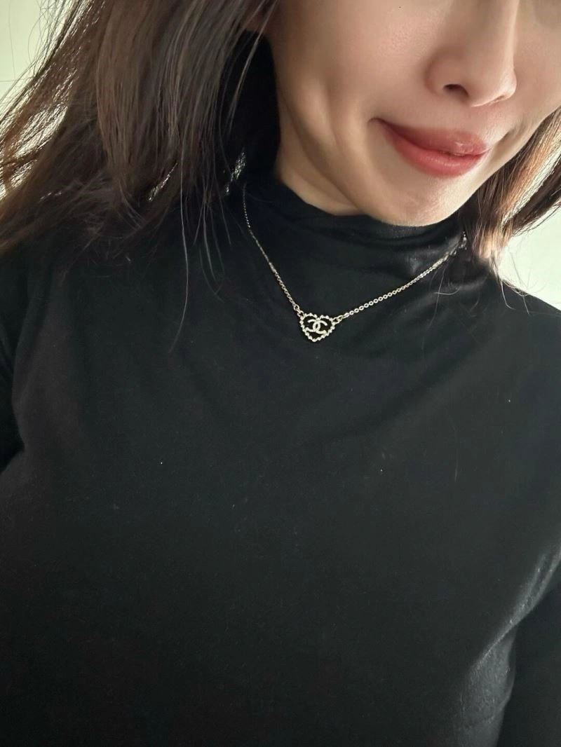 Top mirror Chanel Necklaces