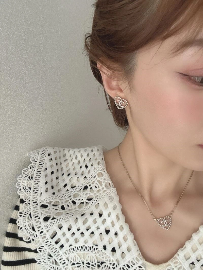 Top mirror Chanel Necklaces