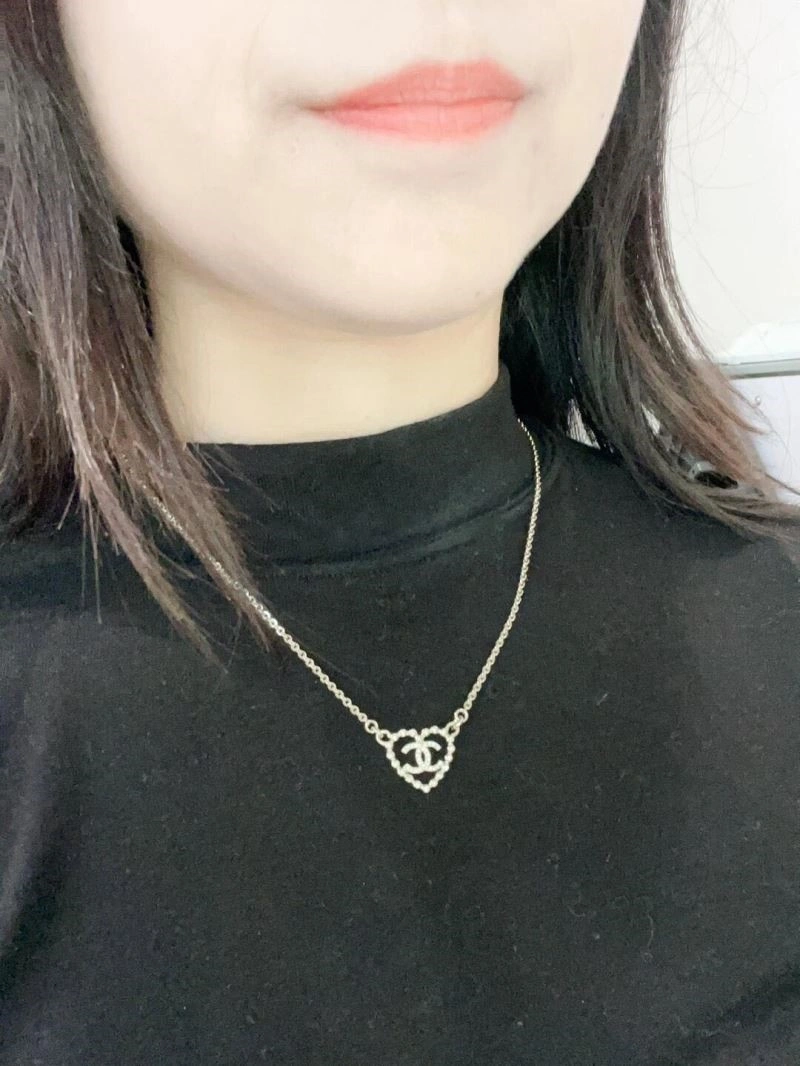 Top mirror Chanel Necklaces