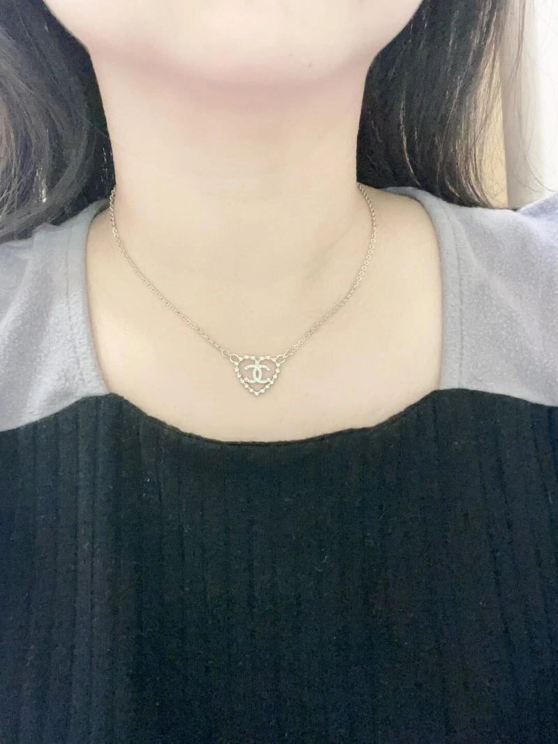 Top mirror Chanel Necklaces