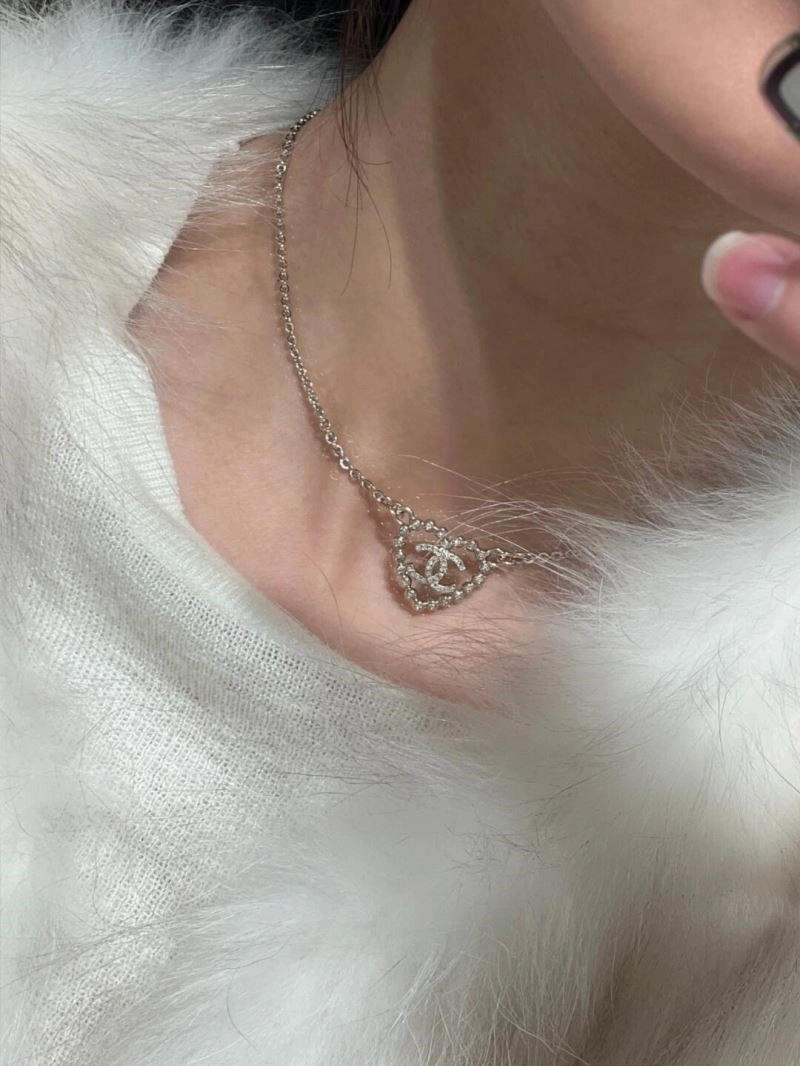 Top mirror Chanel Necklaces