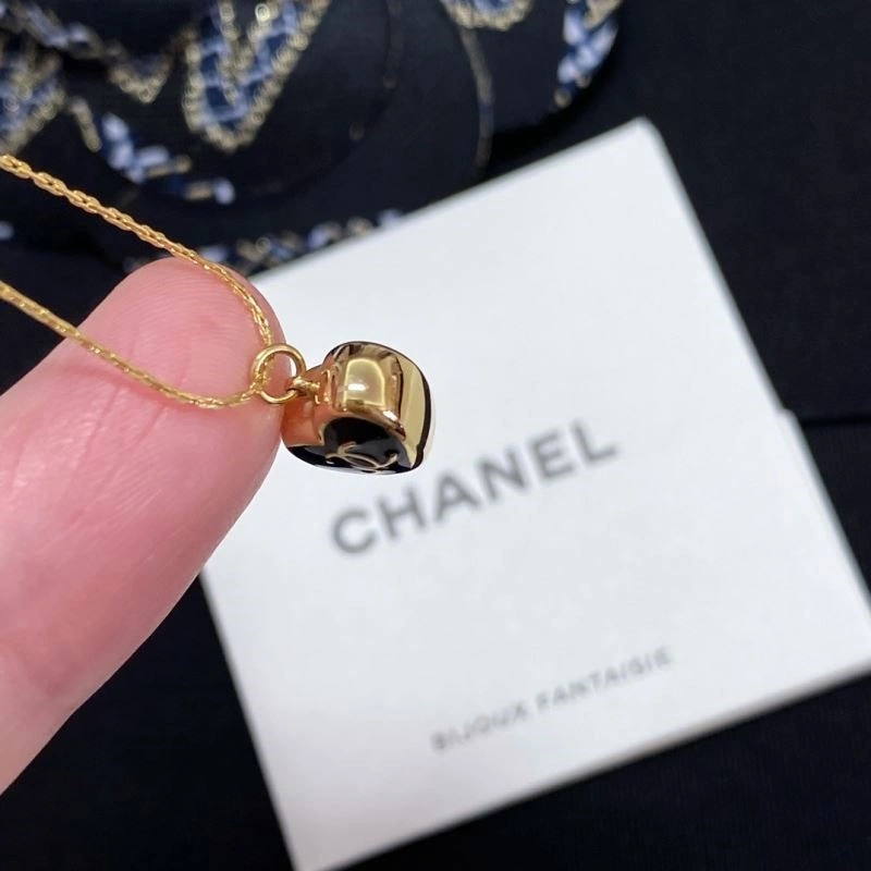 Top match Chanel Necklaces