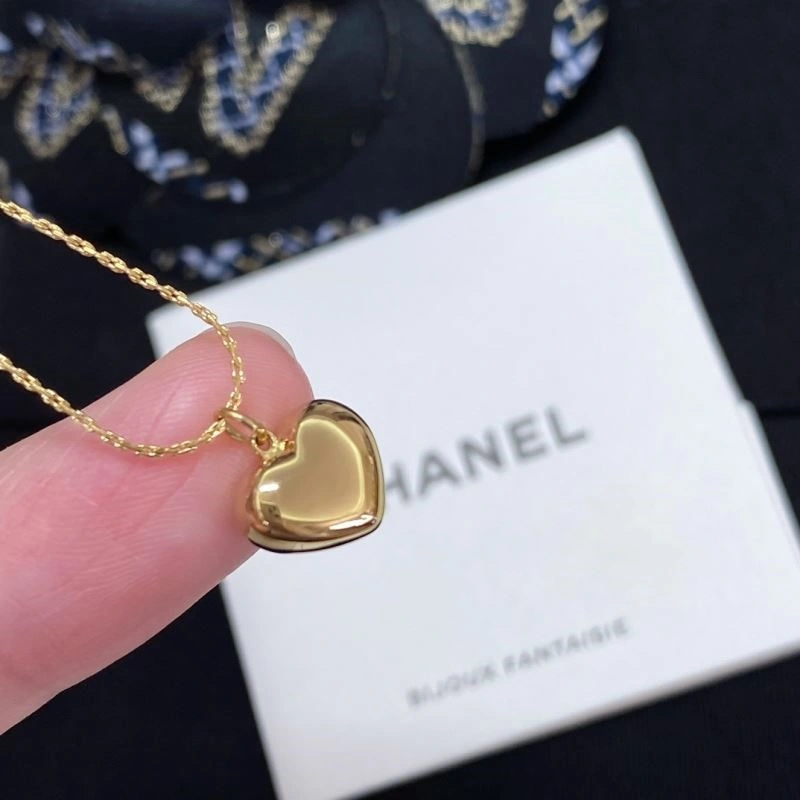 Top match Chanel Necklaces