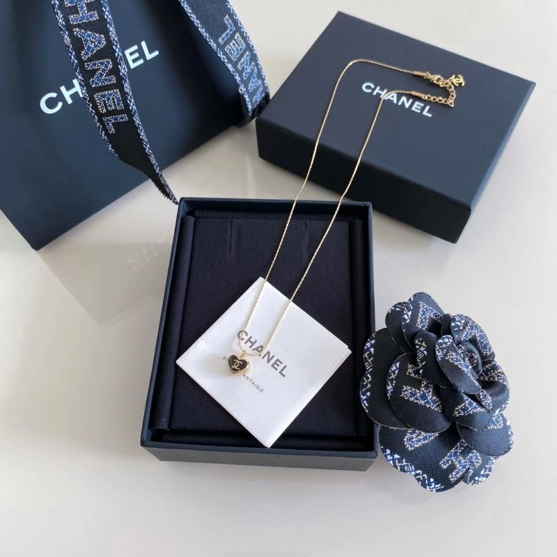 Top match Chanel Necklaces