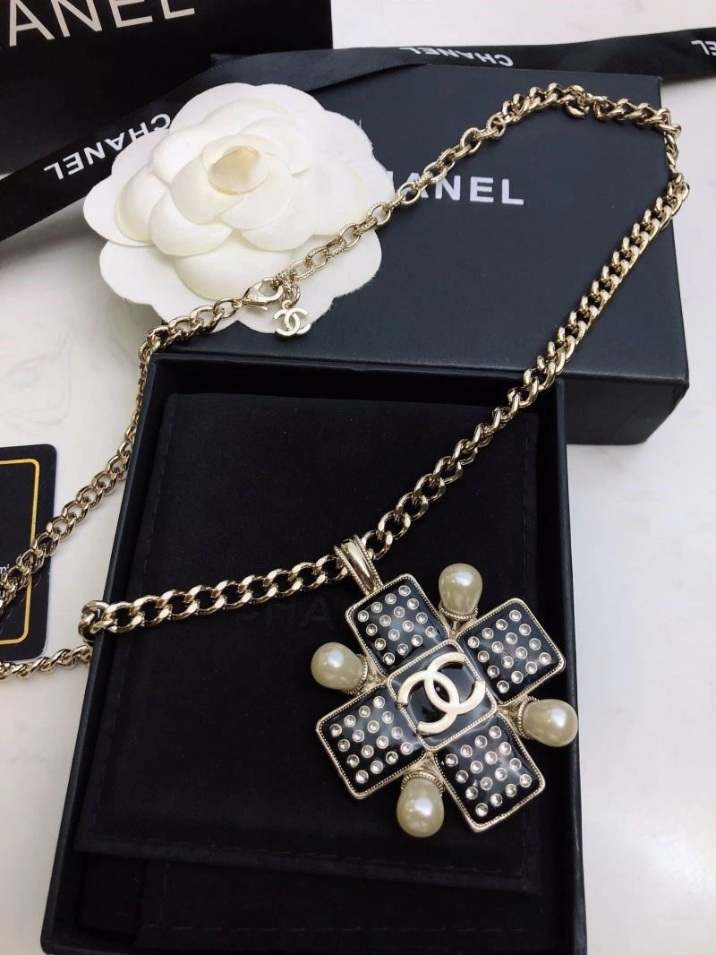 Brand-authenticated Chanel Necklaces