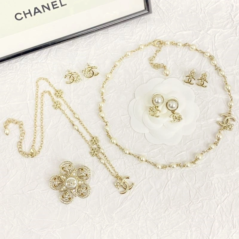 Bargain Chanel Necklaces