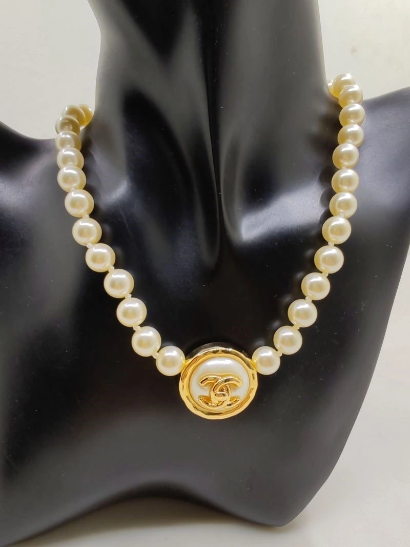 Top mirror Chanel Necklaces