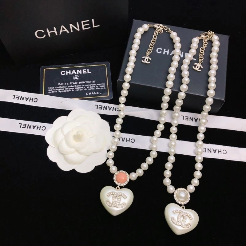 Top match Chanel Necklaces