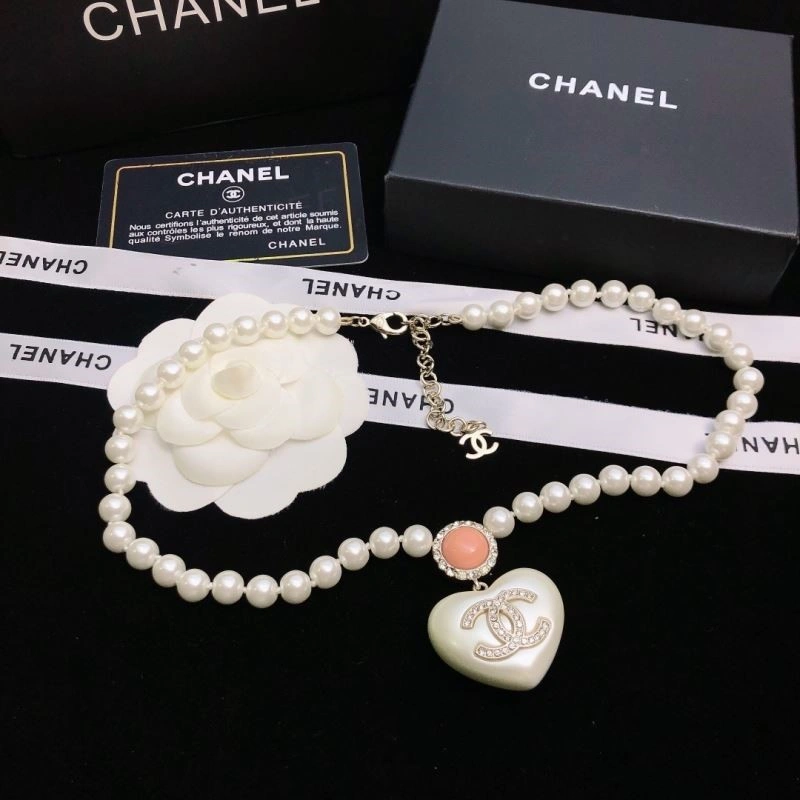 Top match Chanel Necklaces