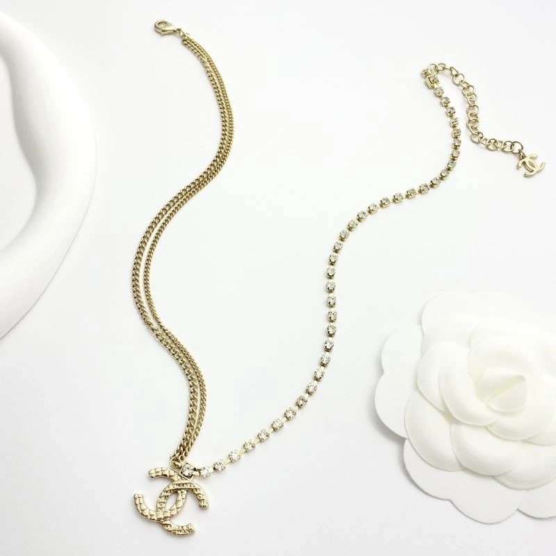 Top match Chanel Necklaces