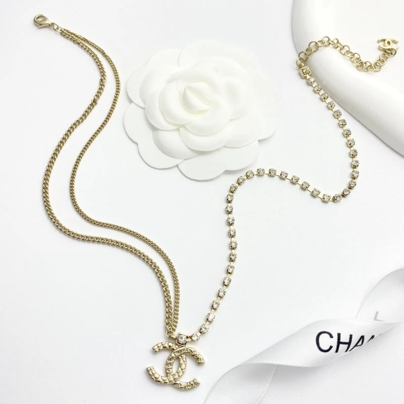 Top match Chanel Necklaces