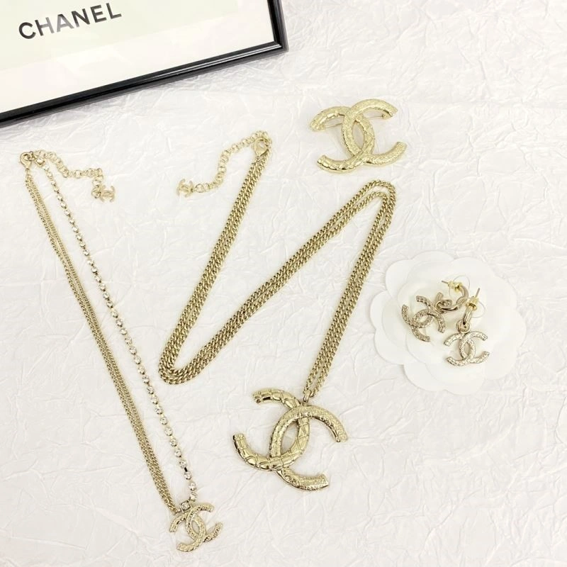 Top match Chanel Necklaces