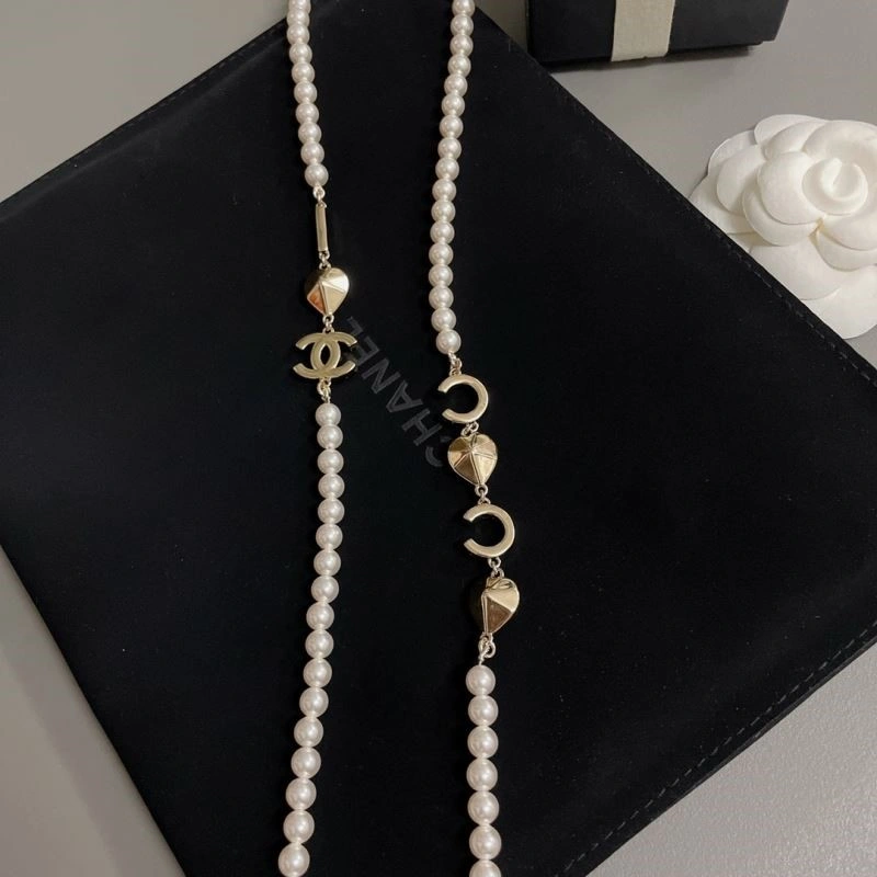Top mirror Chanel Necklaces