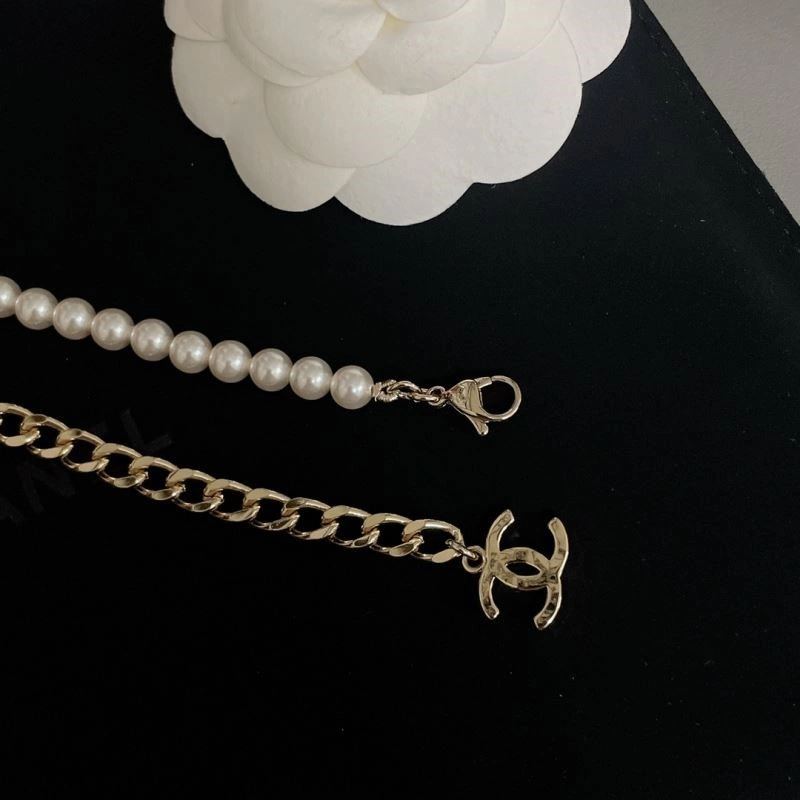 Top mirror Chanel Necklaces