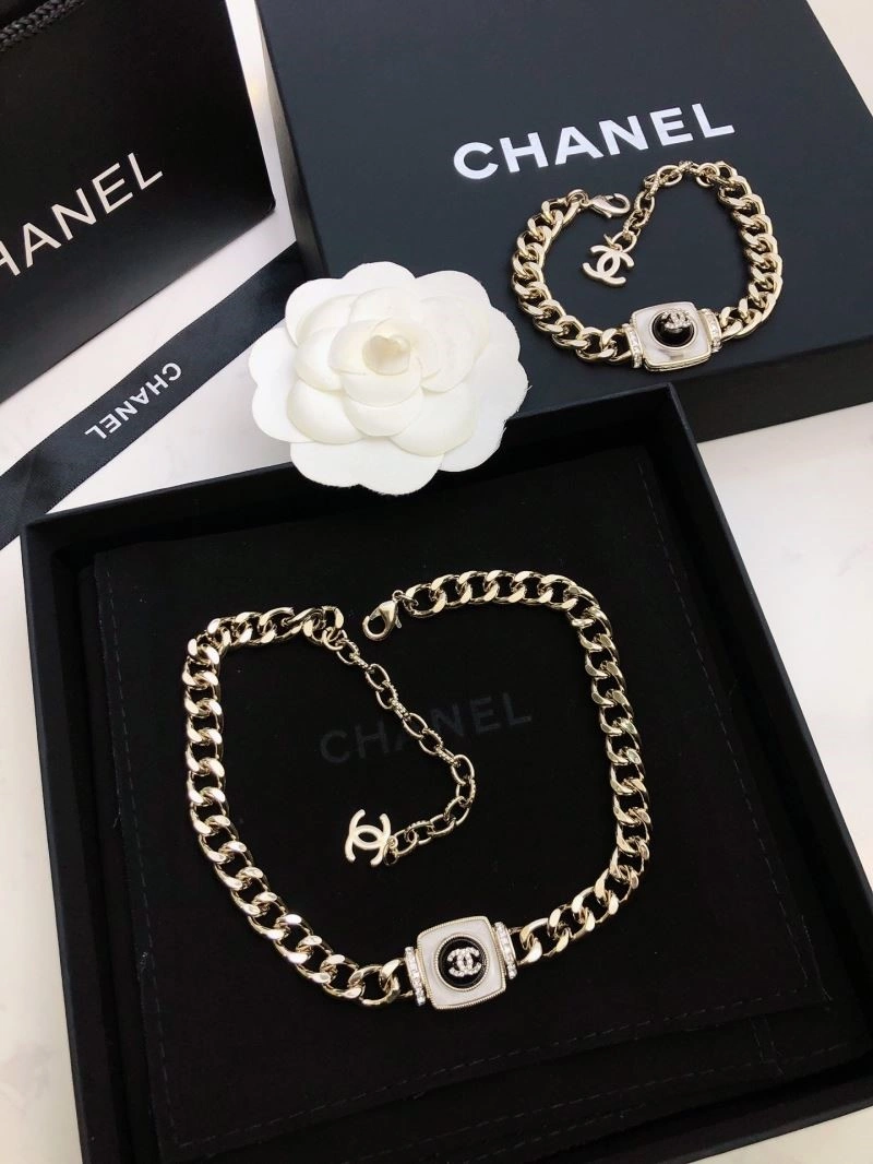 Top mirror Chanel Necklaces