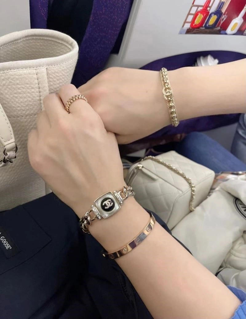 Top mirror Chanel Necklaces