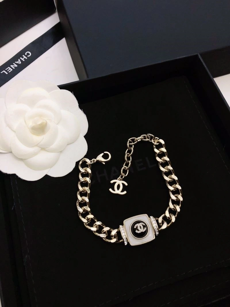 Top mirror Chanel Necklaces