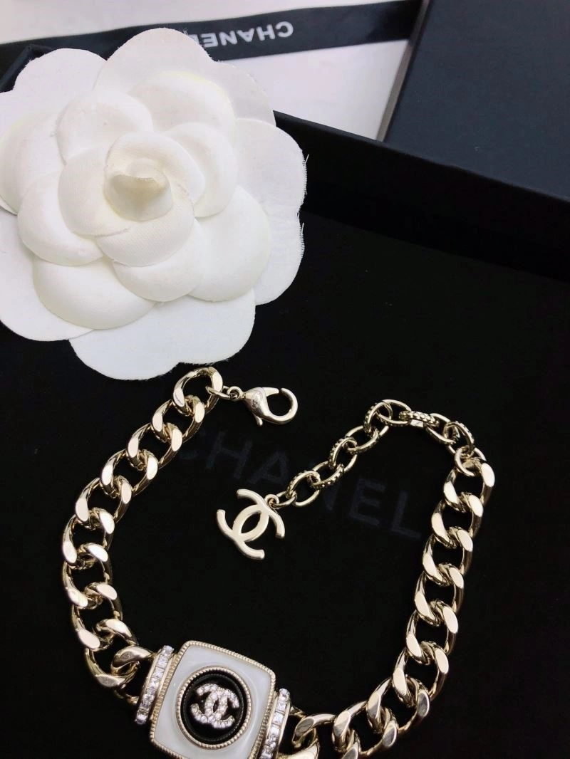 Top mirror Chanel Necklaces