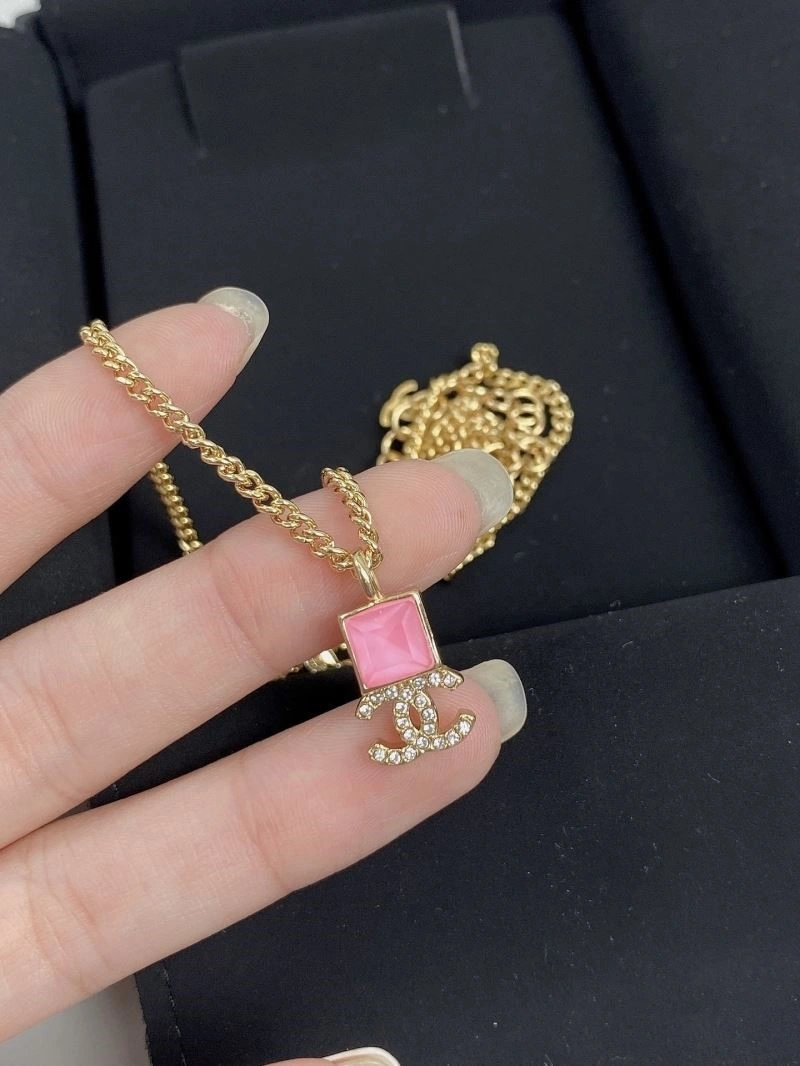 Top match Chanel Necklaces