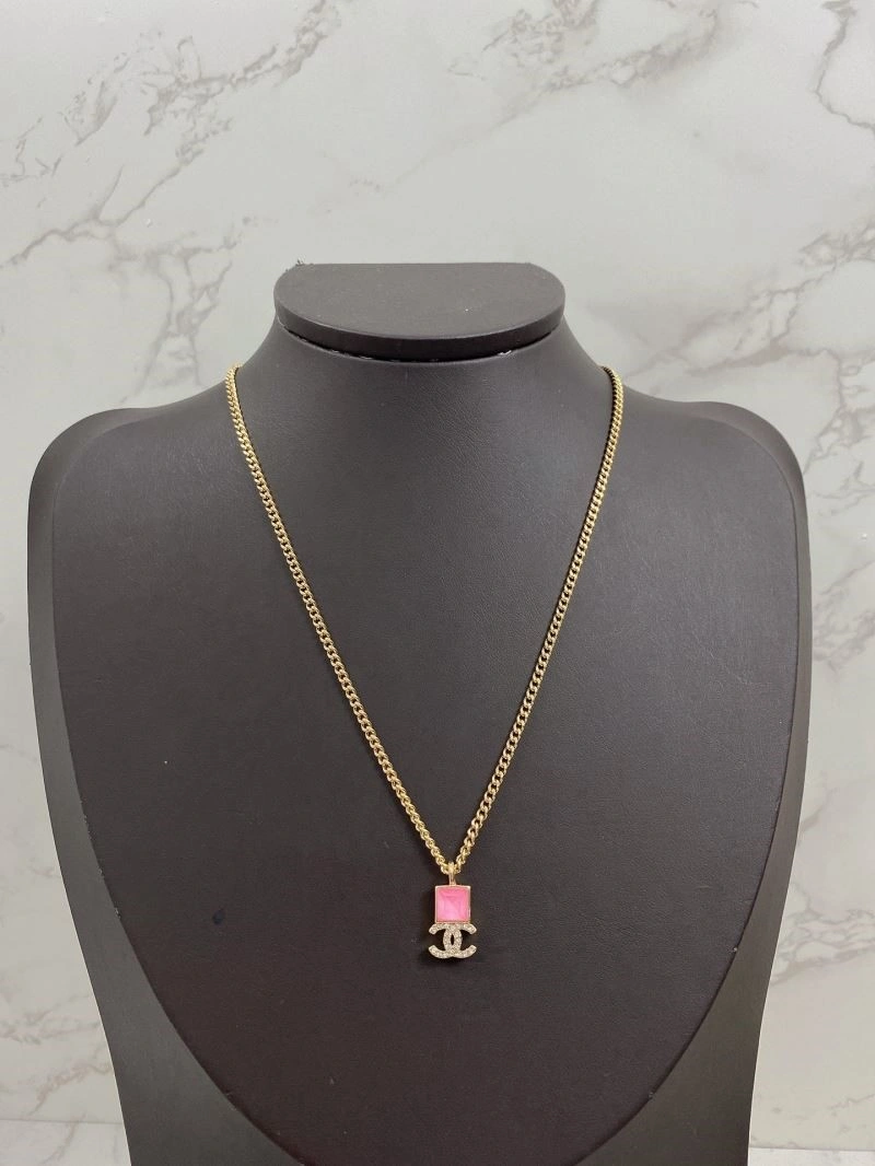 Top match Chanel Necklaces