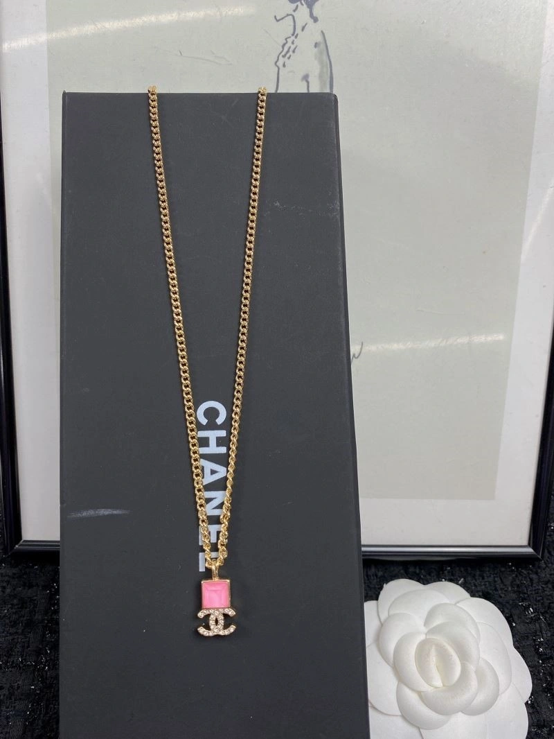 Top match Chanel Necklaces