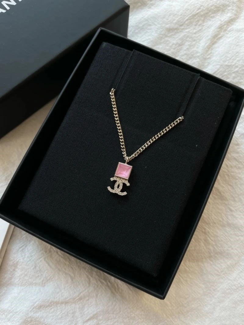 Top match Chanel Necklaces